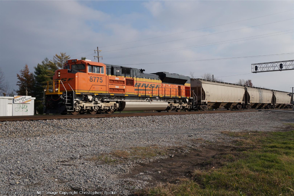 BNSF 8775